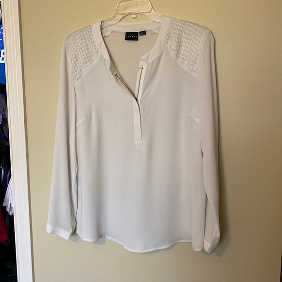 Tribal | Tops | White Tribal Top With Zipper Front And Shoulder Accents ...